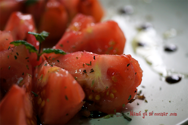 Todo sobre el tomate raf y como prepararlo con un sencillo aliño